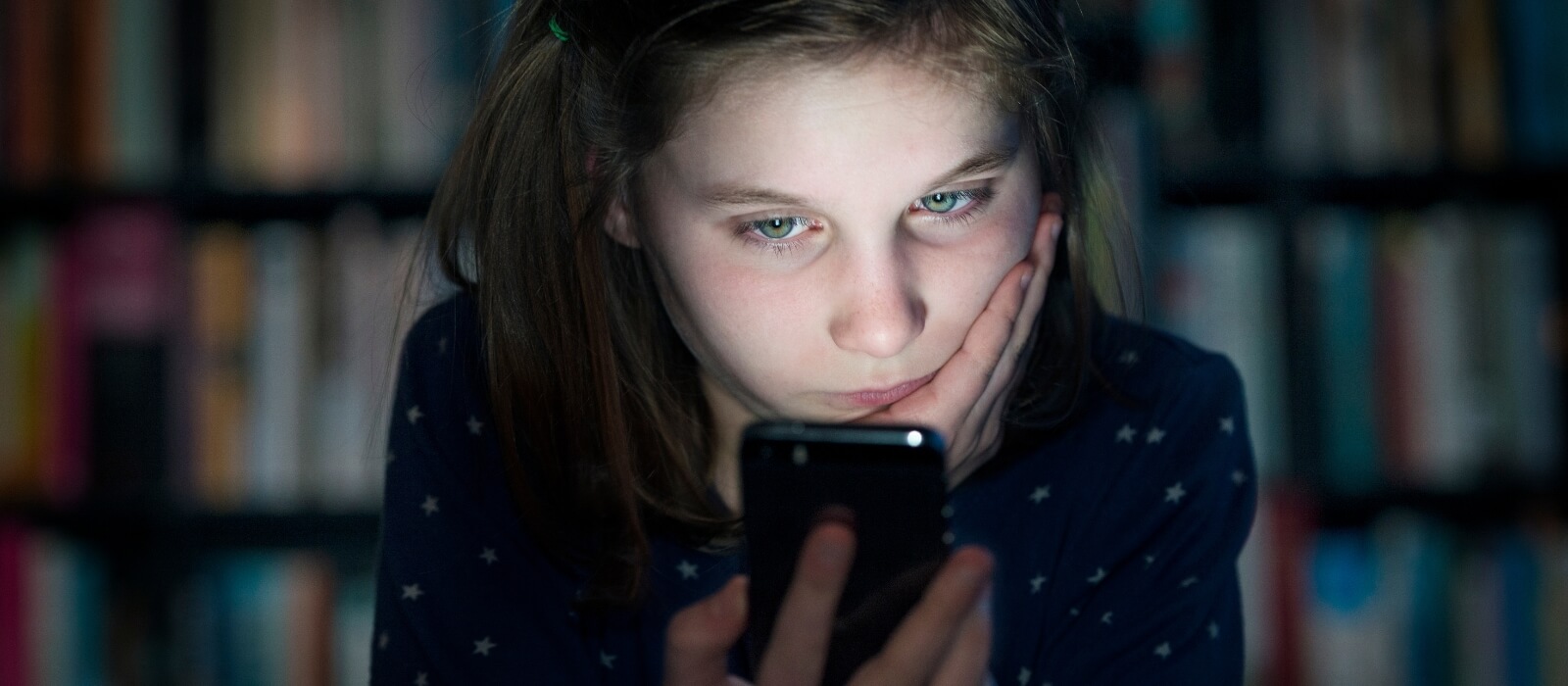 Pesten onder kinderen via de app: hoe ga je hiermee om?