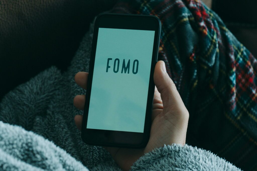 Wat is FOMO (Fear Of Missing Out)? | Smartphonejunkie
